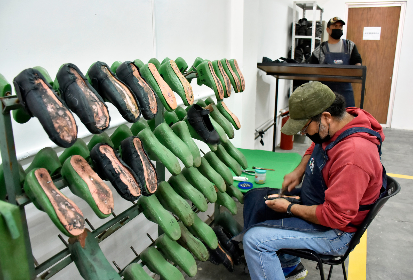 AVANZA FABRICACIÓN DE ZAPATOS PARA NIÑOS DE GÓMEZ PALACIO – Angel Reyna